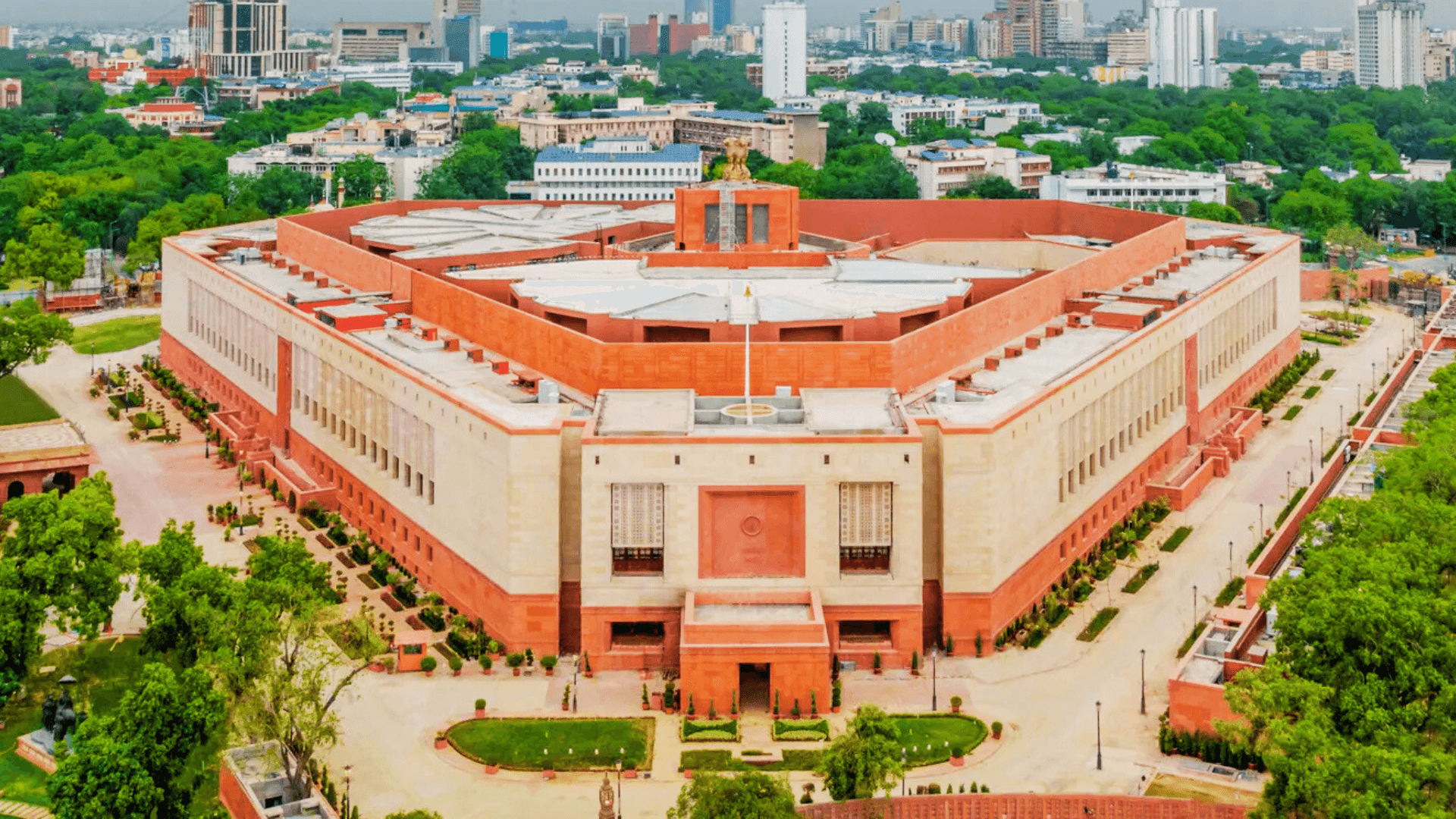 Master the Facade Design Pattern in Kotlin: Simplifying Complex Interactions - softAai Blogs